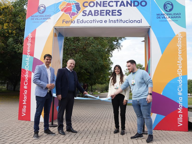 Se inauguró la Feria Educativa e Institucional “Conectando Saberes 2025” - El Regional